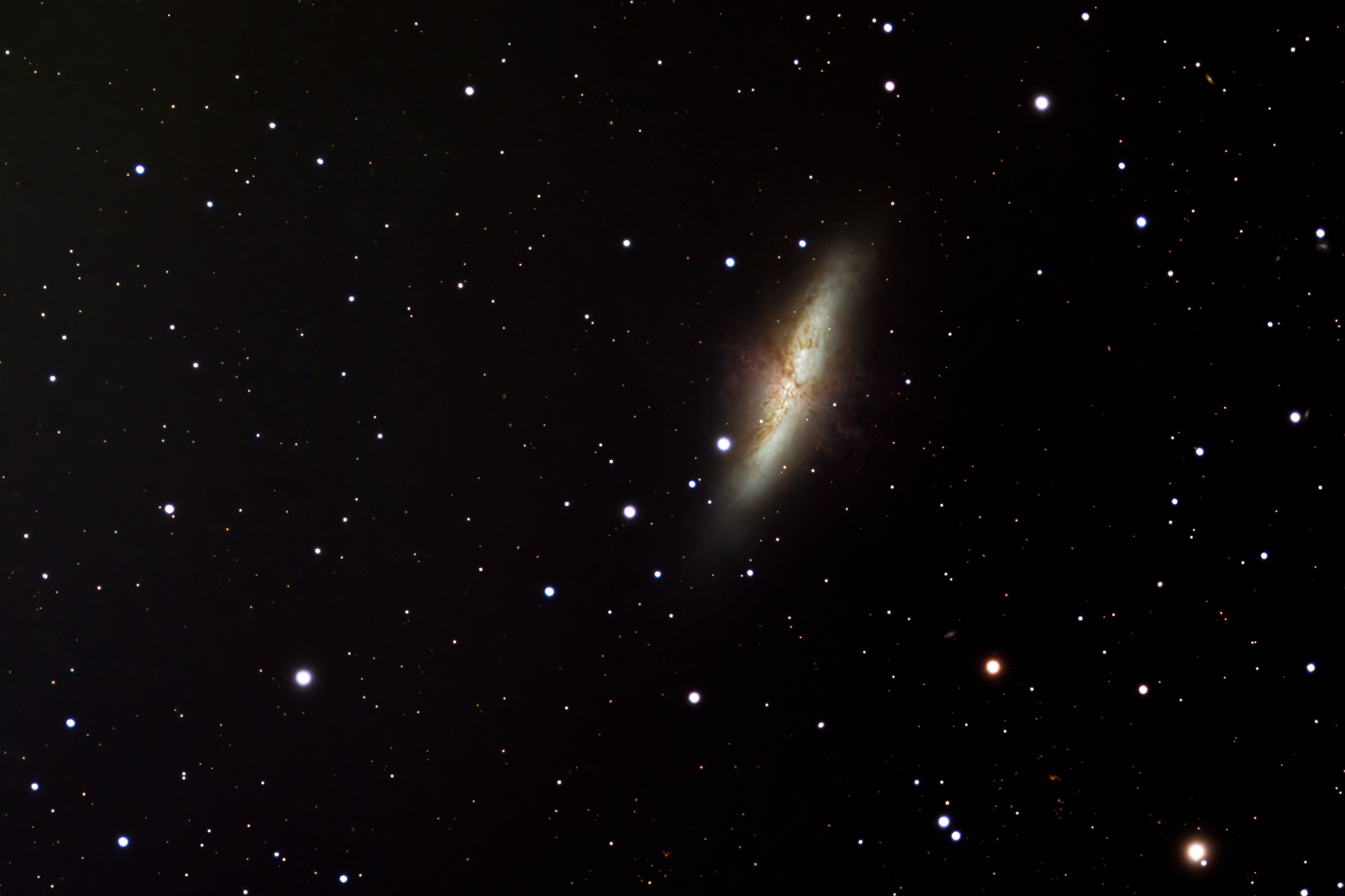 M81 and M82 galaxies astrophoto through a TEC APO180FL telescope ...